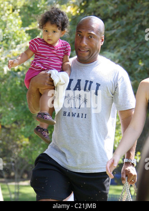 Byron Allen takes his daughter Chloe Allen to Cold Water Park in ...