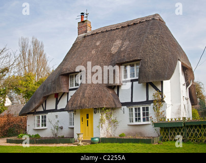 Thatched Cottage at Longparish village Hampshire England Stock Photo ...