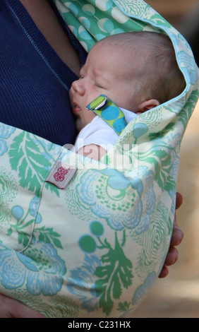 Nicole Sullivan and husband Jason Packham take their son Dashel Pierce ...