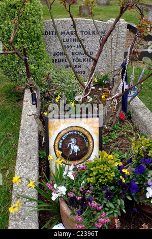 Grave of JRR Tolkien and wife Edith at Wolvercote Cemetery Oxford Stock ...