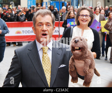 Mel Gibson and Cherry Jones filming on the set of their latest movie ...