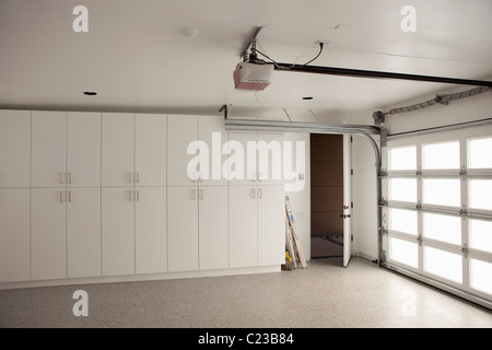 Interior of New Industrial warehouse unit Stock Photo - Alamy