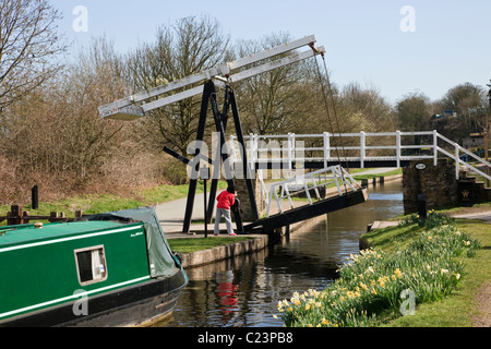 Froncysyllte Lift Bridge on the Llangollen Canal looking west down the ...