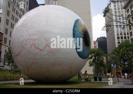 Chicago 30 Foot Tall “Eye” Sculpture by Tony Tasset Stock Photo - Alamy