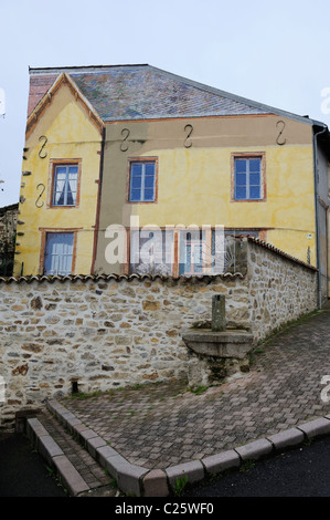 Mural painted on the side of the Three Tuns public house, Partition ...