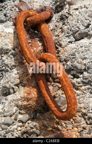 Large Rusty Chain Links Stock Photo: 73919343 - Alamy