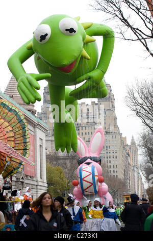 Kermit the Frog 83rd Annual Macy's Thanksgiving Day Parade New York ...