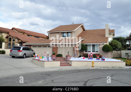 Nadya Suleman aka Octomom has decorated her house ready for christmas ...