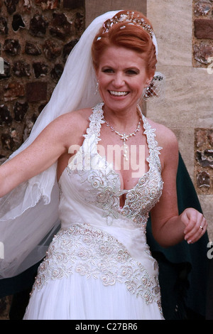 Patsy Palmer The cast of the TV soap 'Eastenders' filming the wedding ...