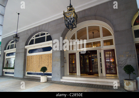 The Ritz Hotel in Piccadilly, London, boarded up after student riots ...