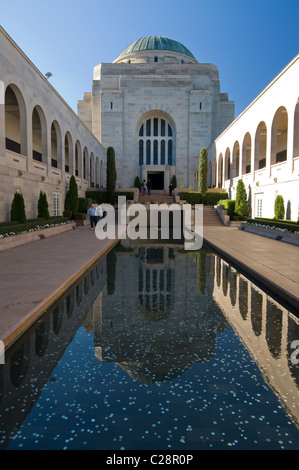 Reflection of Canberra War Memorial Stock Photo - Alamy