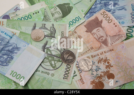 South Korean currency note and coin Won, Korea Stock Photo - Alamy