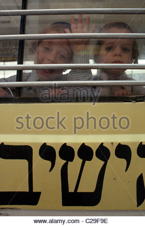 Jewish writing on school bus Stock Photo: 62264963 - Alamy