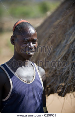Man of the Bana / Bena tribe in traditional dress wearing colourful ...