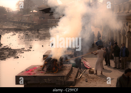 Body burning on funeral pyre at Hindu cremation at Manikarnika ...