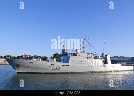 French Naval L'Audacieuse class patrol ship P683 La Boudeuse docked in ...