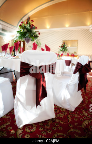 Wedding venue with white tables and chairs Stock Photo - Alamy