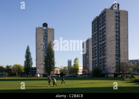 High-rise flats in Kennington Park, Lambeth, South London Stock Photo ...