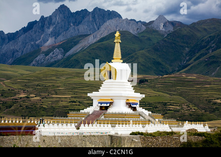 A white stupa, symbolic of Buddhism, Yunnan district China Stock Photo ...