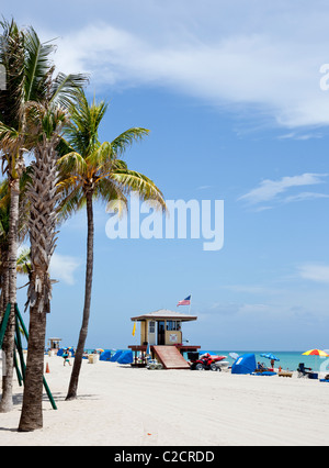 Beach watch tower. Beach watchtower. Lifeguard watchtower Stock Photo ...