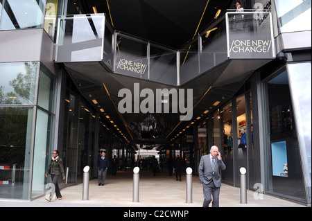 Entrance to the One New Change office development with St Pauls ...