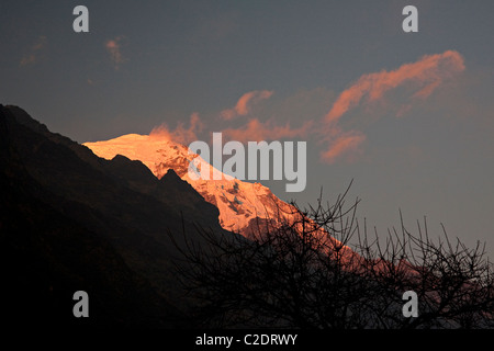 Sunset over the Himalayan peaks. Langtang, Nepal Stock Photo - Alamy
