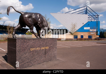 Oxford United Ox Statue Stock Photo - Alamy