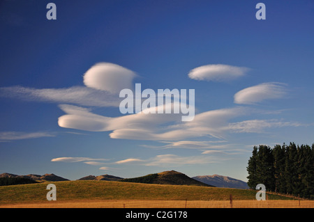 Altocumulus Lenticularis cloud formations, near Southern Alps ...