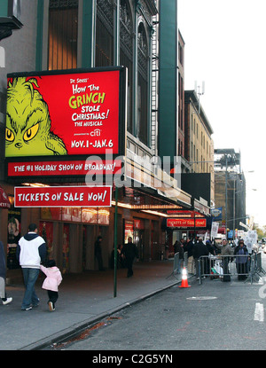 Striking Stagehands Broadway's 'Stagehands Local One' on strike in the ...