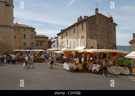 Street market, Gordes, Provence, France, Europe Stock Photo - Alamy