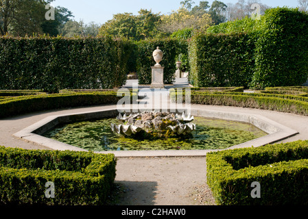 Formal French gardens with geometric Box hedges and topiary ...