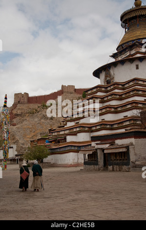 the gyantse kumbum stupa Stock Photo - Alamy