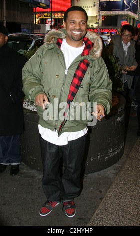 Mike Epps outside MTV TRL Studios in Times Square New York City, USA ...