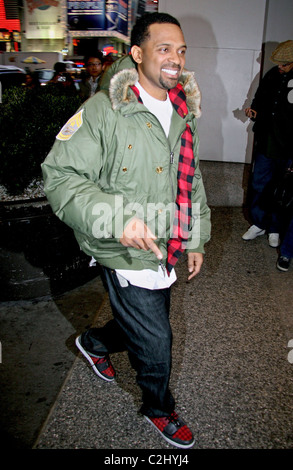 Mike Epps outside MTV TRL Studios in Times Square New York City, USA ...