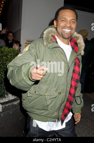 Mike Epps outside MTV TRL Studios in Times Square New York City, USA ...