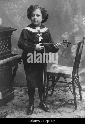 Jascha Heifitz, Jewish Child Prodigy Violinist Stock Photo - Alamy