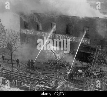 "Piggly-Wiggley" Supermarket Fire Stock Photo - Alamy