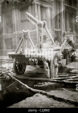 Frozen fire apparatus, Equitable fire Stock Photo - Alamy