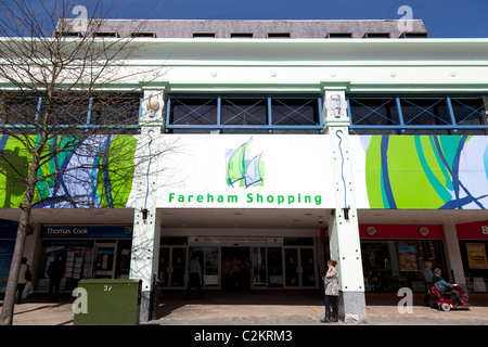 Fareham high street pedestrianised road Stock Photo - Alamy