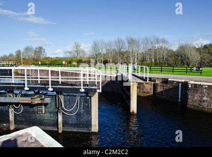 LOCK GATES OPENING ON THE CALEDONIAN CANAL AT FORT AUGUSTUS LOCH NESS ...
