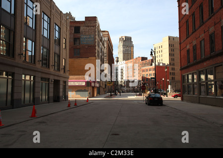 Empty streets and rundown highrise buildings in downtown Detroit ...