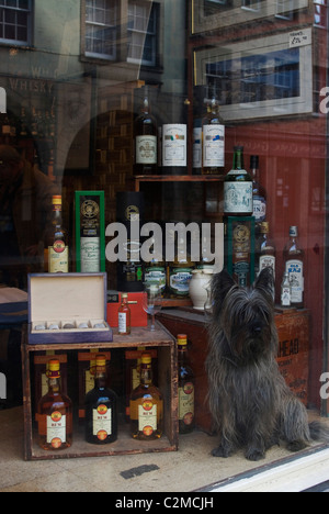The Scottish Whisky Gift Shop, Edinburgh Castle, Edinburgh, Scotland UK ...