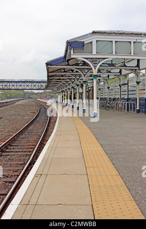 Selby Railway Station viewed from the north end of the platform Stock ...