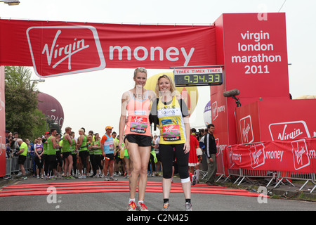 Thousands have joined the world's top long distance runners for a ...