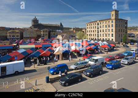 DEWSBURY TOWN CENTRE MARKET PLACE Stock Photo - Alamy