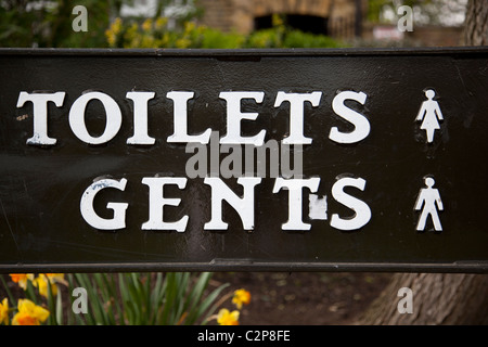 Toilets ladies gents arrow signpost park Stock Photo - Alamy