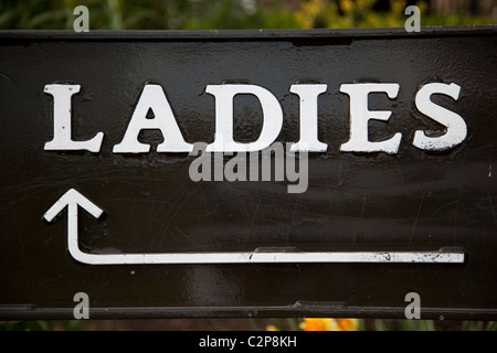 Toilets ladies gents arrow signpost park Stock Photo - Alamy