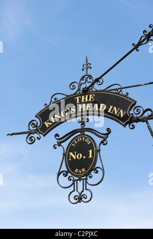 Salisbury, UK: the sign of The King's Head Inn, close to the clock ...