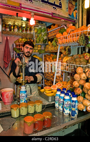 Aleppo, Syria: People shop for fruit in markets Stock Photo - Alamy
