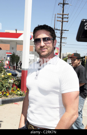 Gerard Butler walking down Robertson Boulevard after having lunch at ...